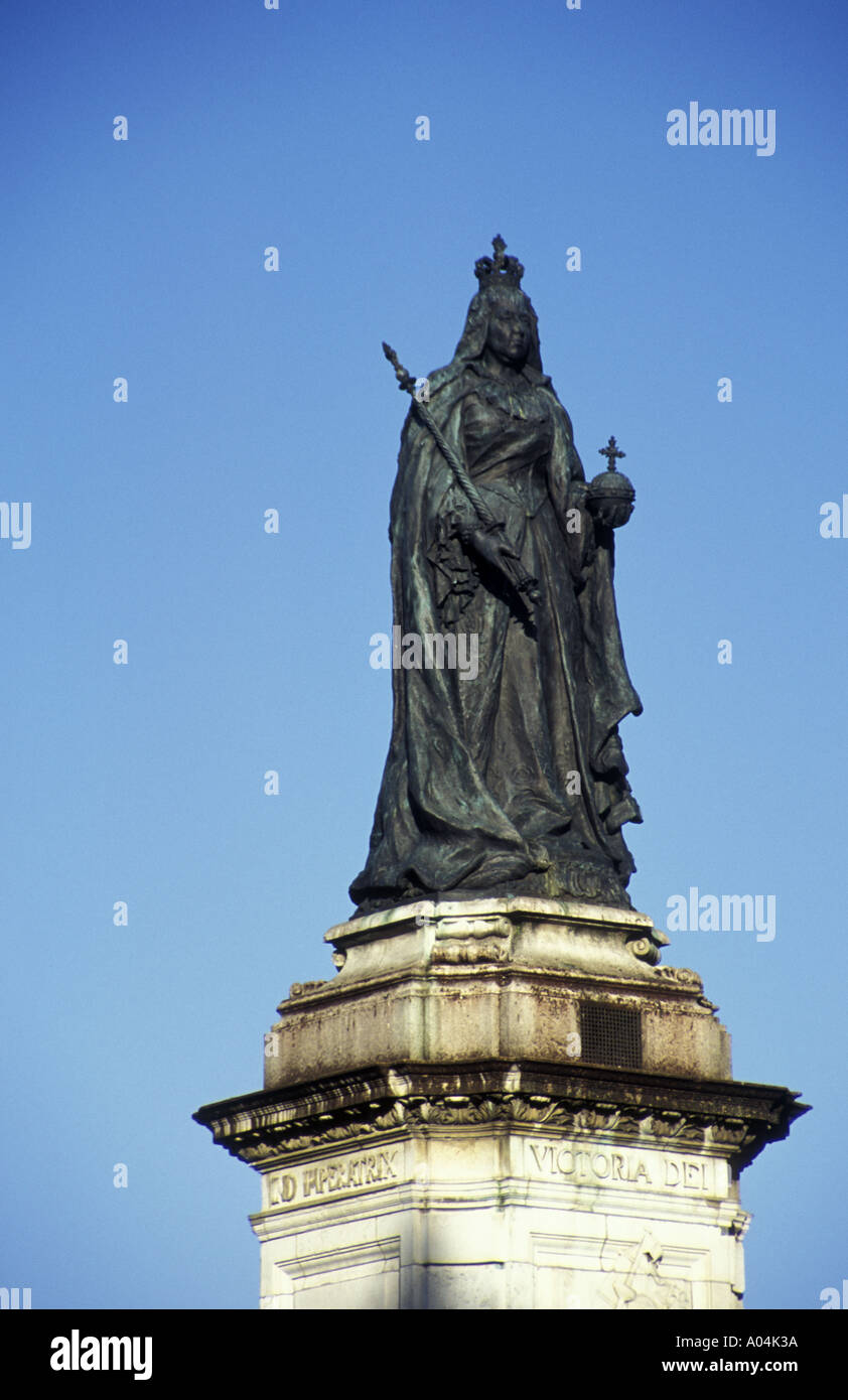 Queen victoria in hull hi-res stock photography and images - Alamy