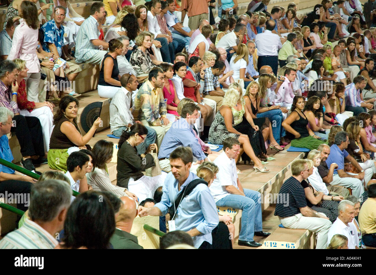 Communication crowd assembly hall sitting hi-res stock photography and ...