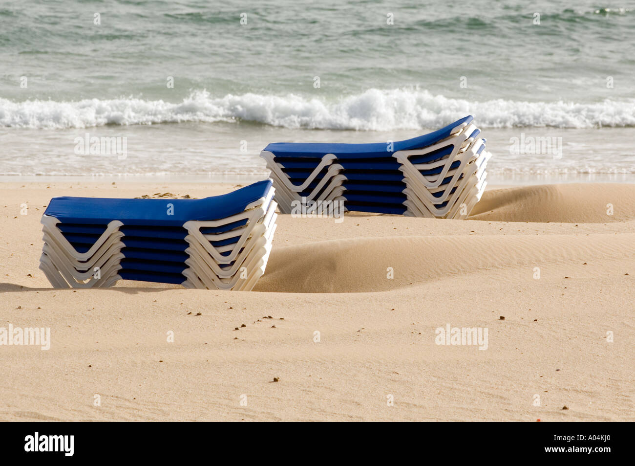 Sun Lounge - Blue and White Sunbeds Stock Photo - Alamy