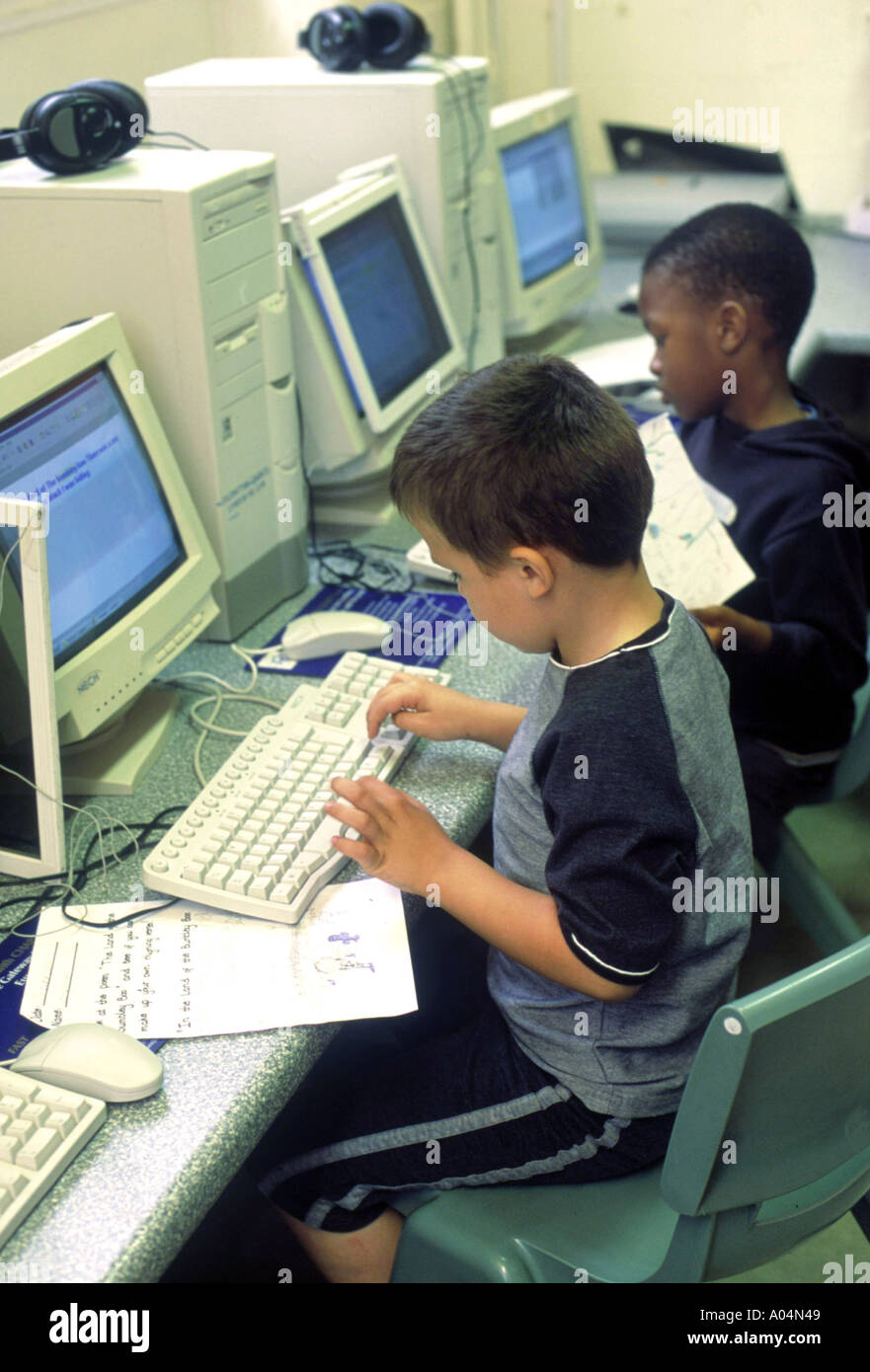 Five year old boy on the computer hi-res stock photography and images ...