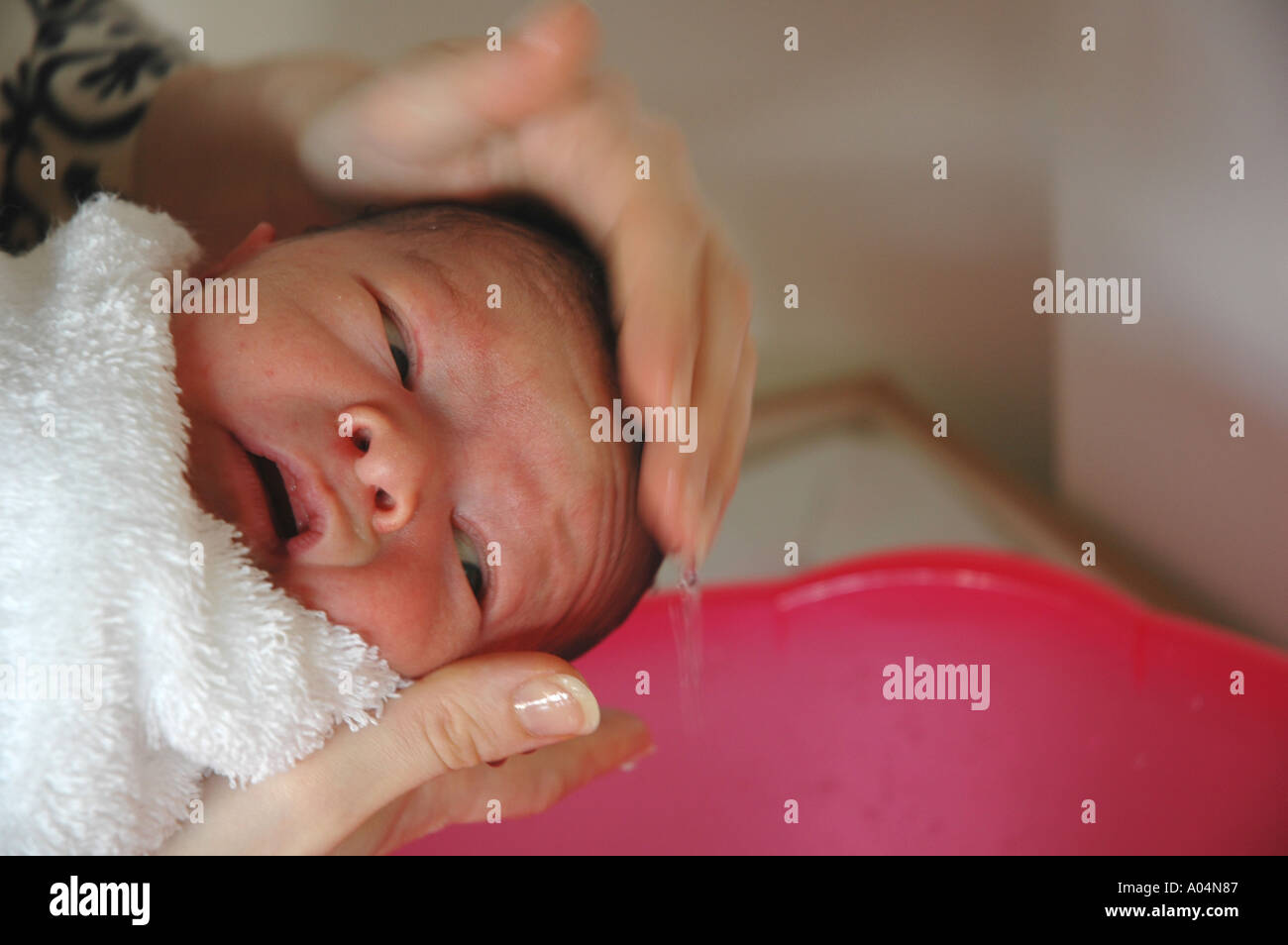 Baby bath time Stock Photo - Alamy