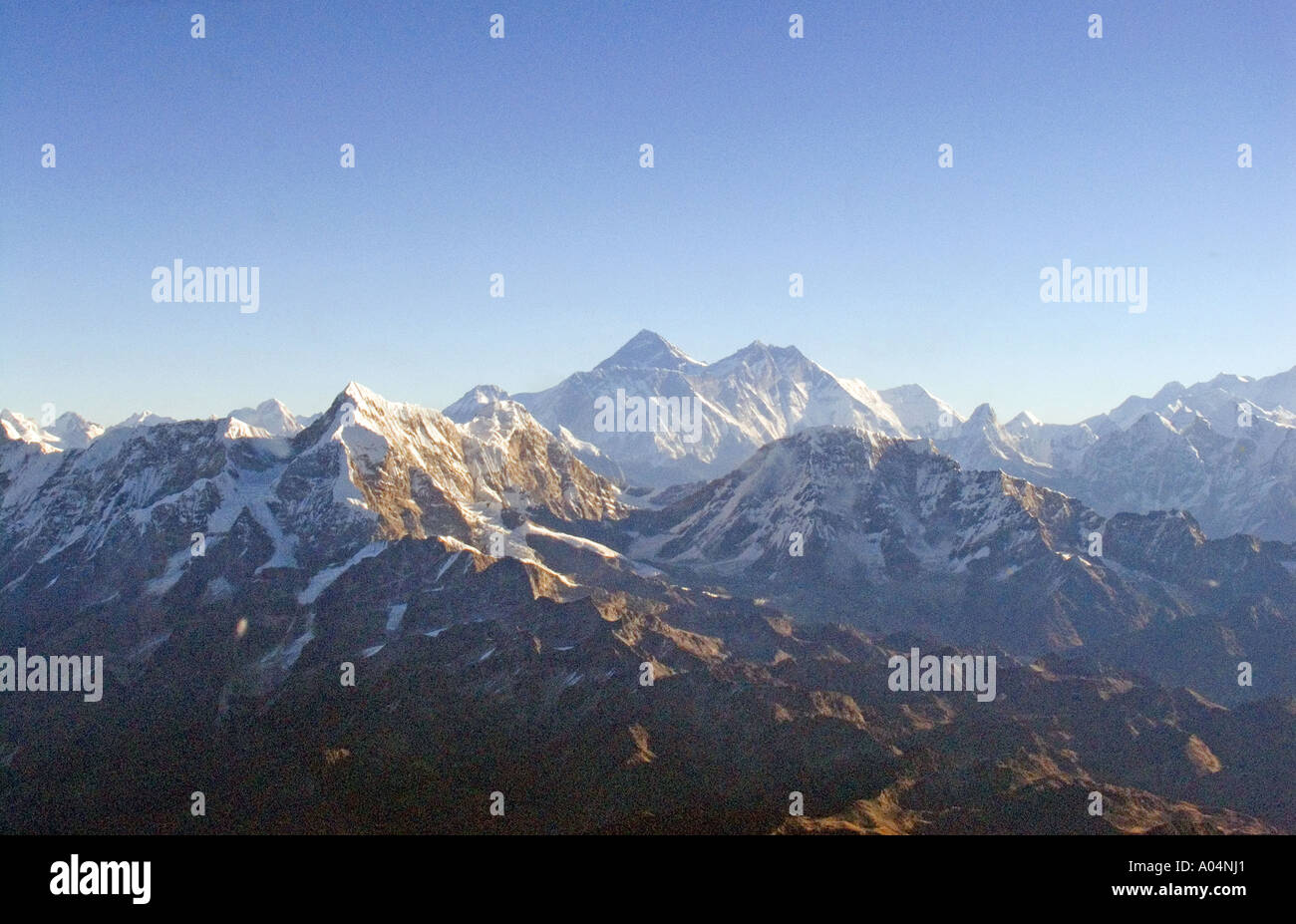 Himalayan range aerial everest hi-res stock photography and images - Alamy
