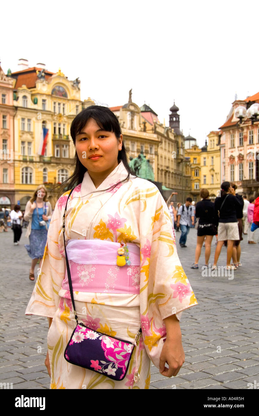 Beautiful Japanese tourist in kimono in famous Old Town of tourist city ...