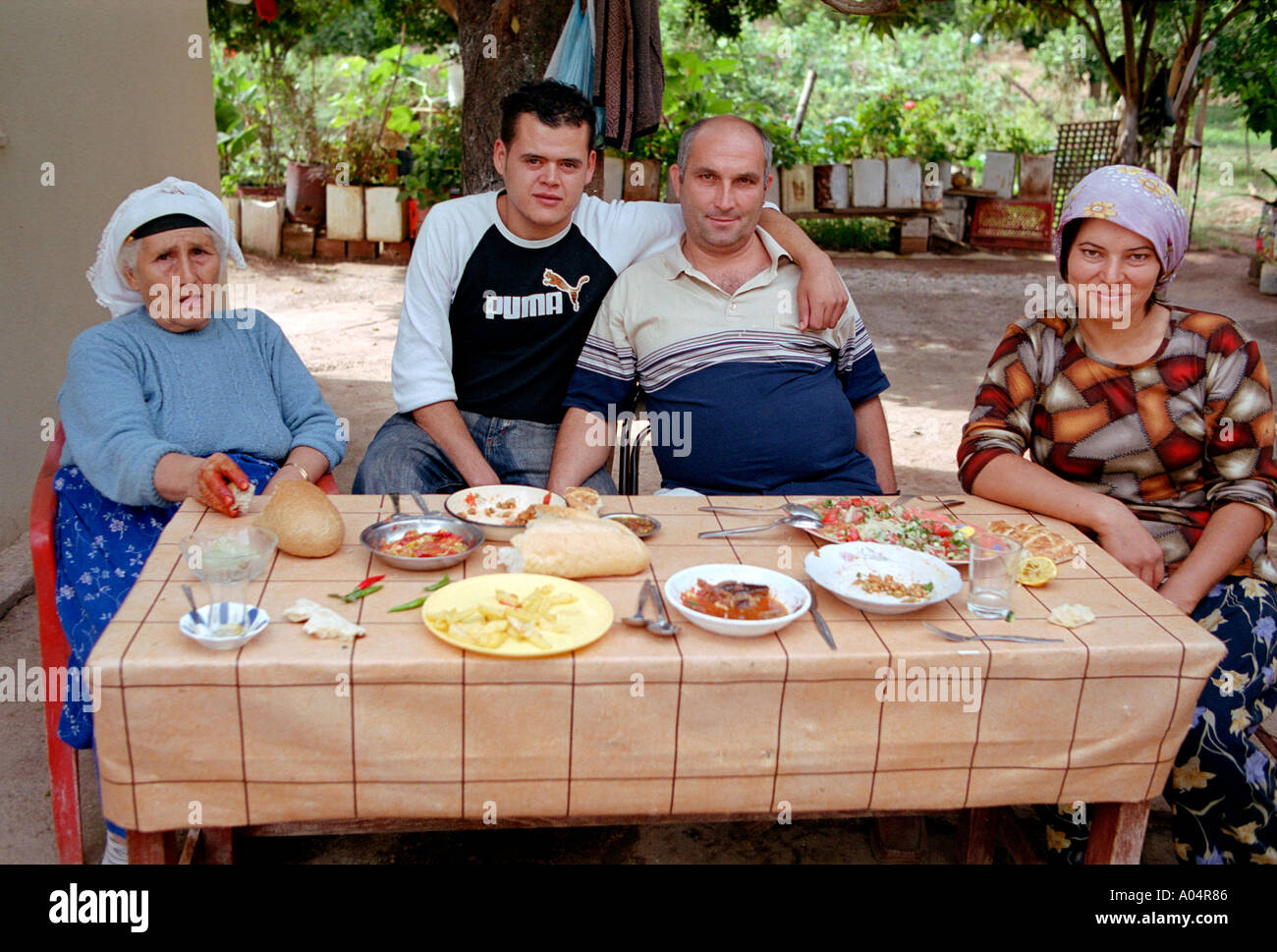 Middle east family meal hi-res stock photography and images - Alamy