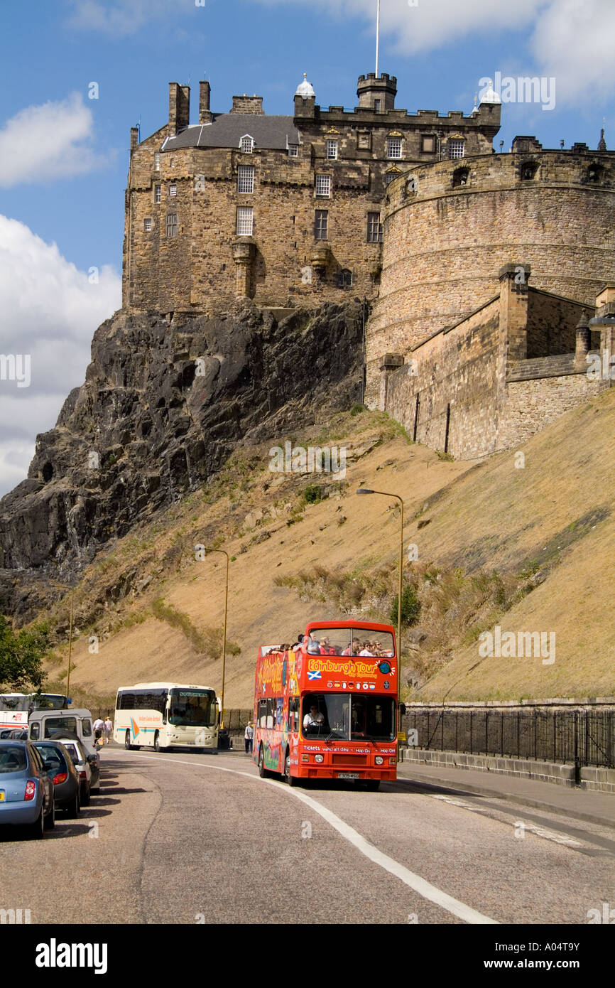 Edinburgh castle road scotland hi-res stock photography and images - Alamy