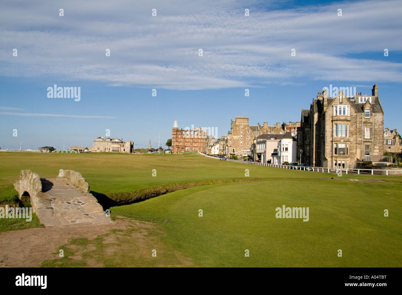 Swilcan bridge on old course st andrews hi-res stock photography and ...