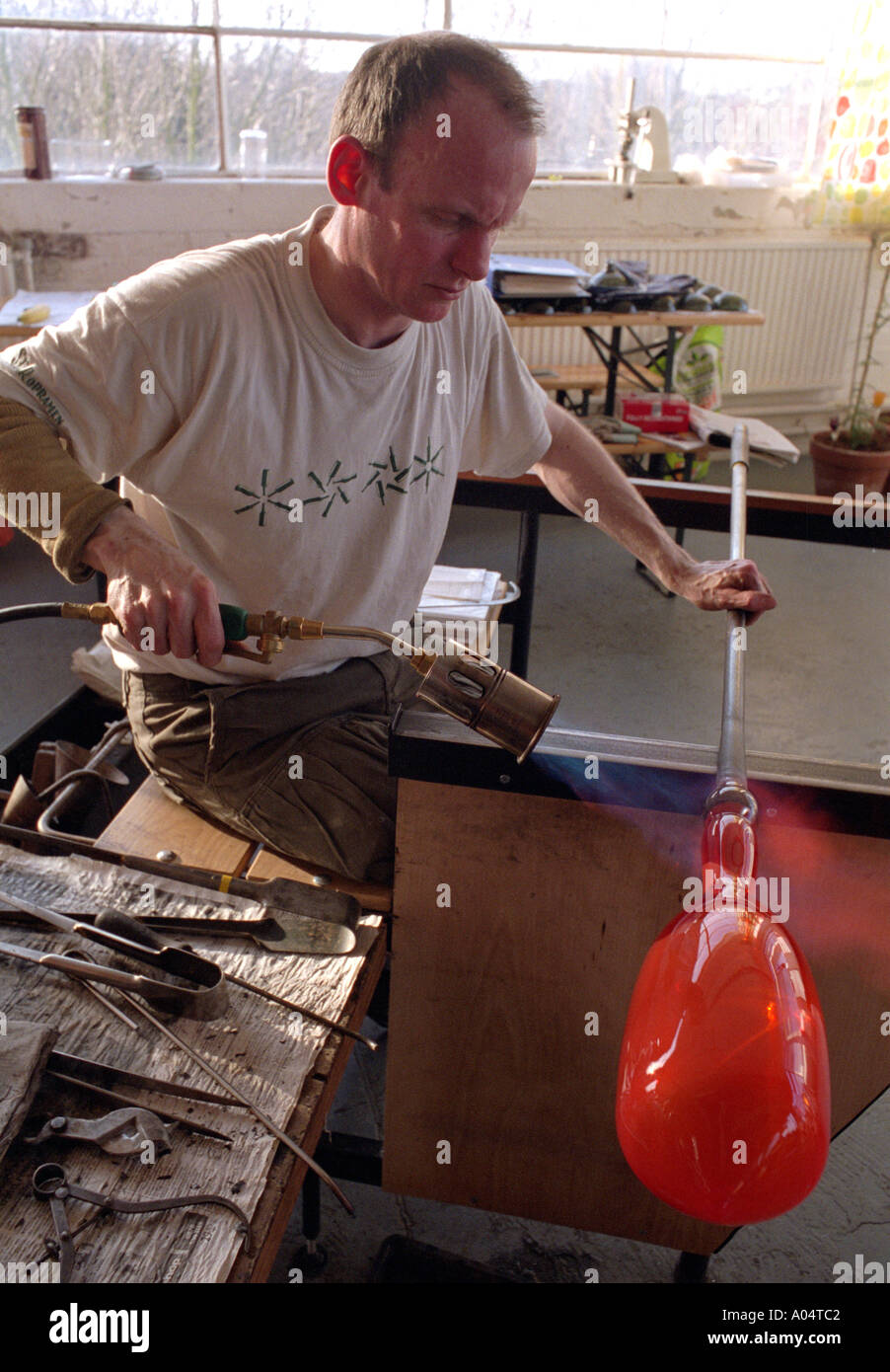 Professional glass blower forming vase Stock Photo - Alamy