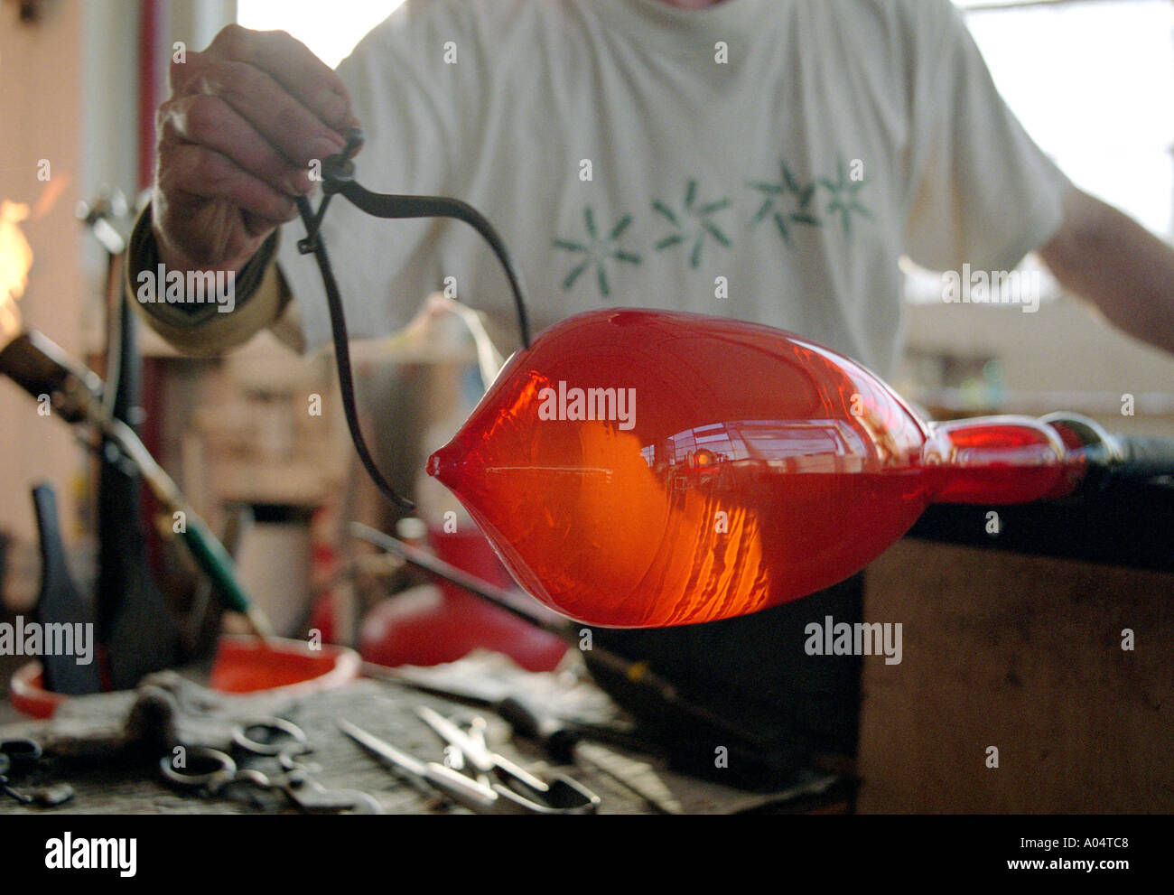 Professional glass blower forming vase Stock Photo - Alamy