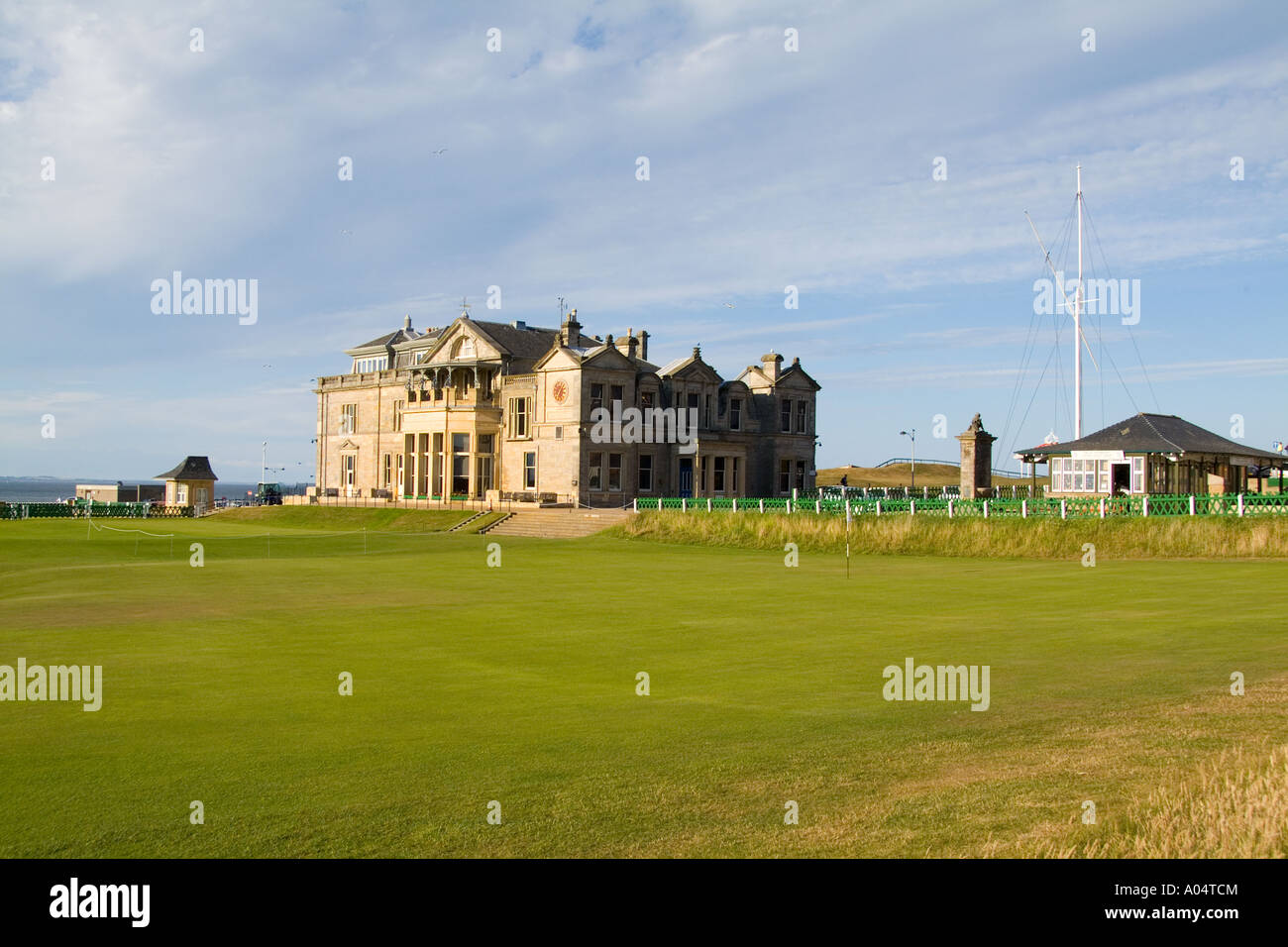 The great 18th green at the world famous St Andrews Old Golf Course ...