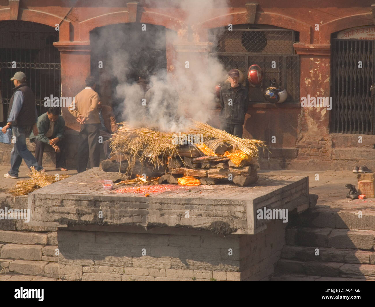 Hindu dead body crematorium hi-res stock photography and images - Alamy