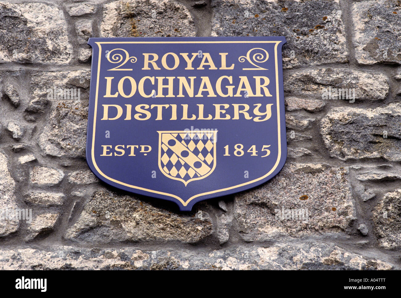 STONE BUILDING SHOWING WHISKY DISTILLERY SIGN IN SCOTLAND Stock Photo ...