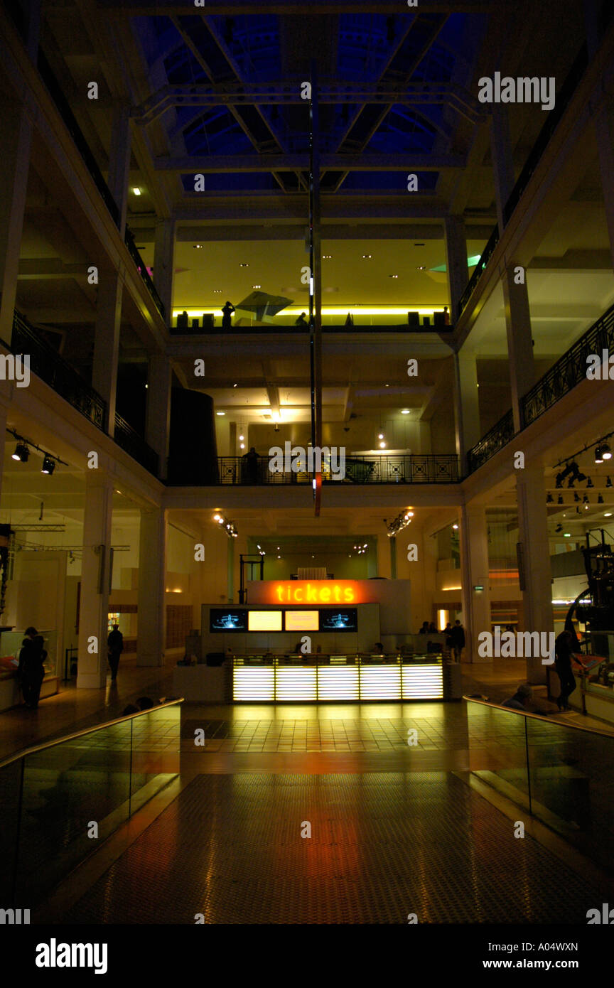 Ticket desk uk hi-res stock photography and images - Alamy