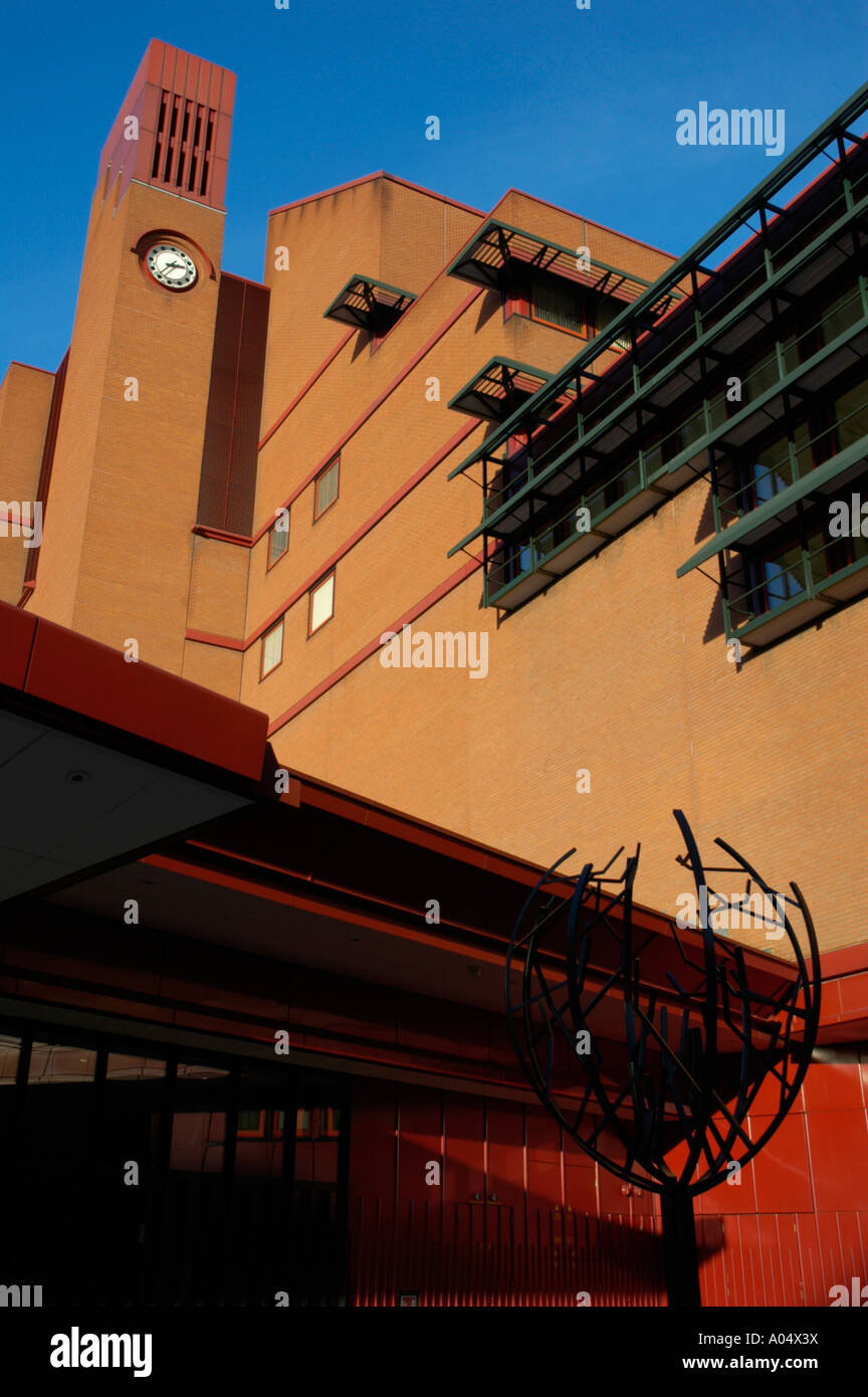 Sculpture british library euston road hi-res stock photography and ...