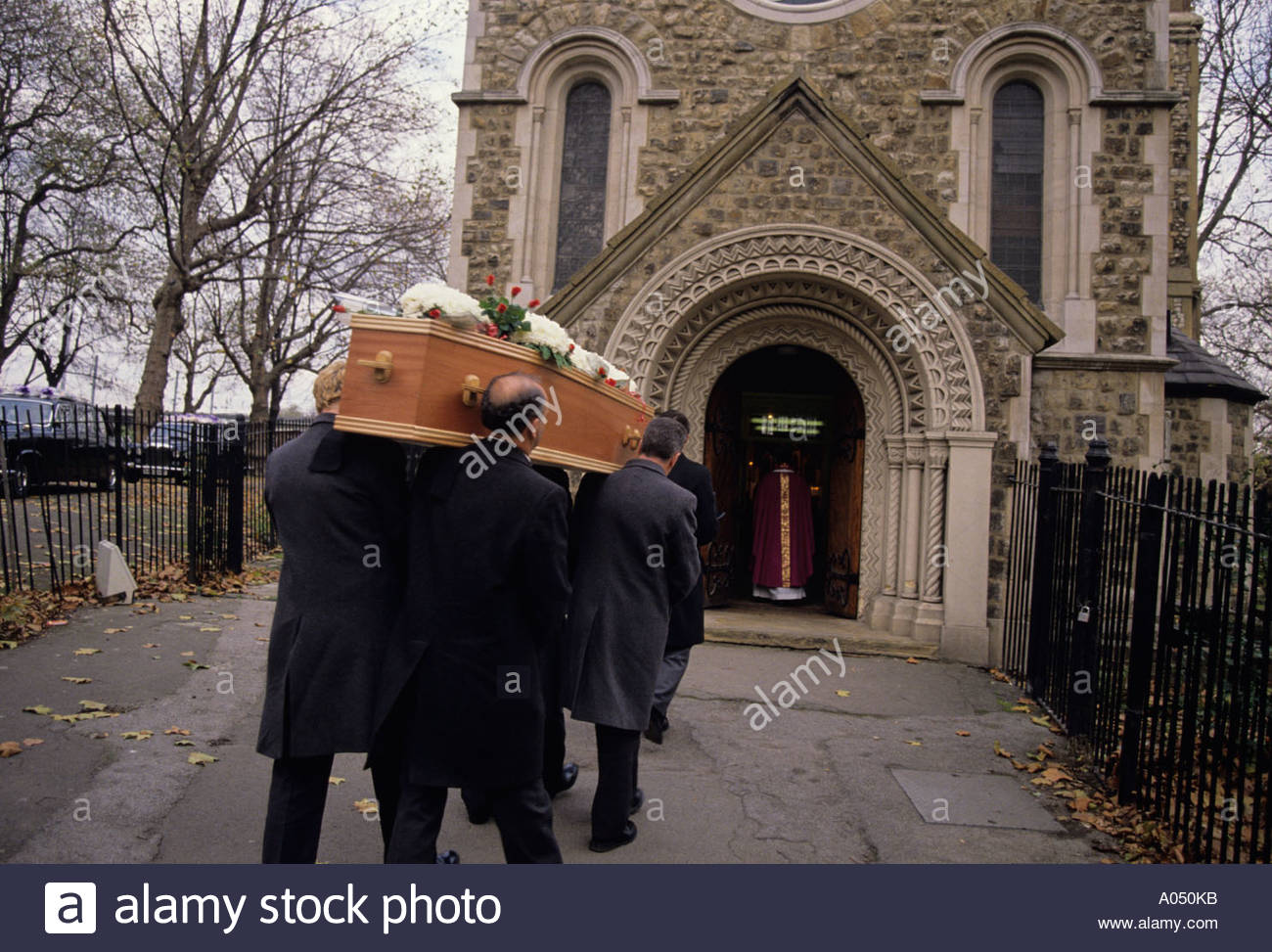 Carrying The Coffin Stock Photos & Carrying The Coffin Stock Images - Alamy