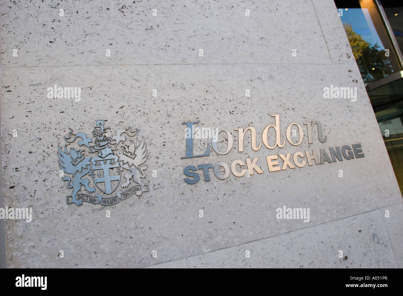 London stock exchange hi-res stock photography and images - Alamy