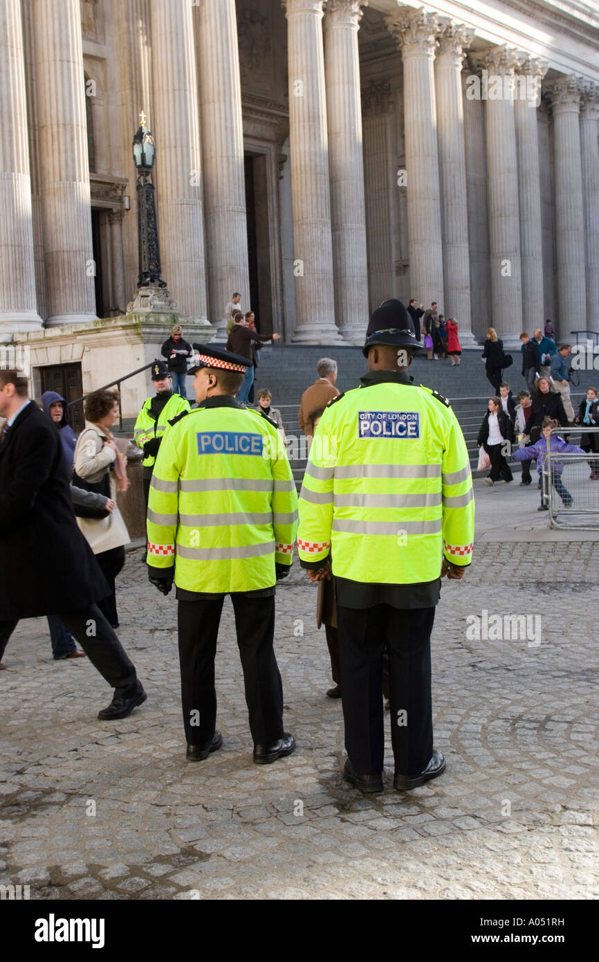 City of london police at st pauls hi-res stock photography and images ...