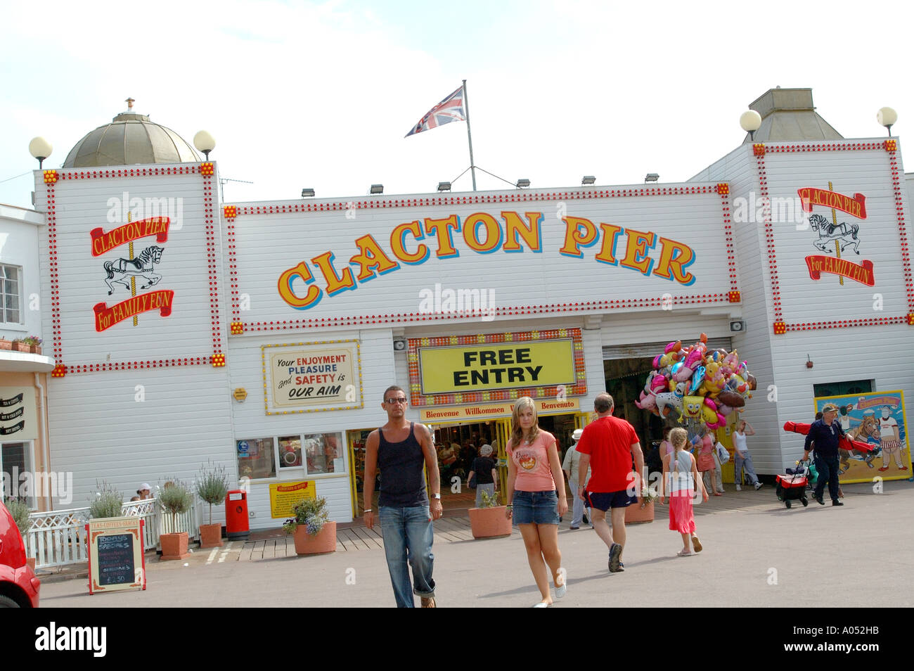 Clacton seaside pier amusements hi-res stock photography and images - Alamy