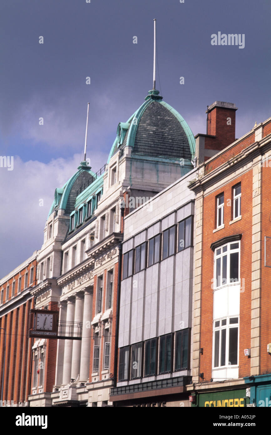 Life in Ireland buildings on O Connell Street with architecture in ...