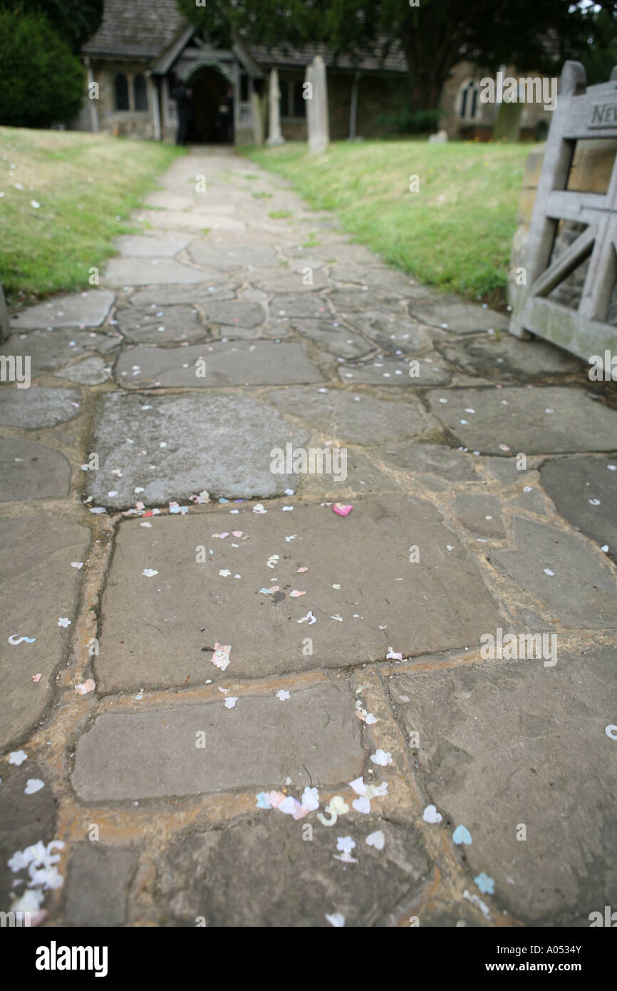 Wedding confetti hi-res stock photography and images - Alamy