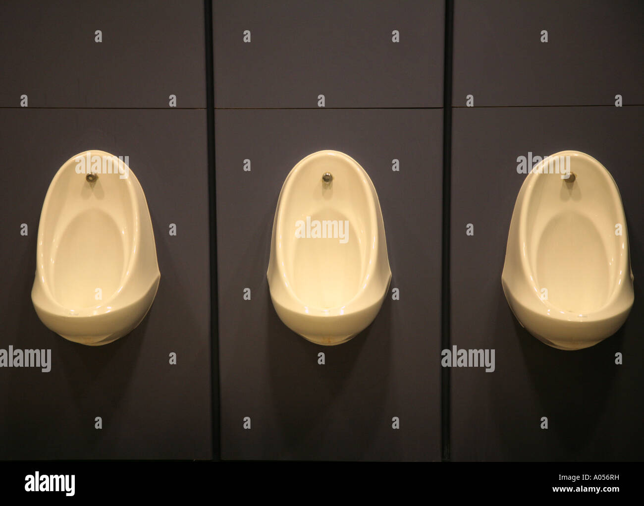 Empty urinals hi-res stock photography and images - Alamy