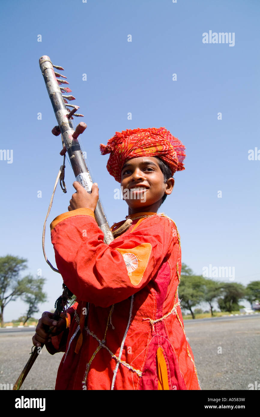 Sarangi hi-res stock photography and images - Alamy
