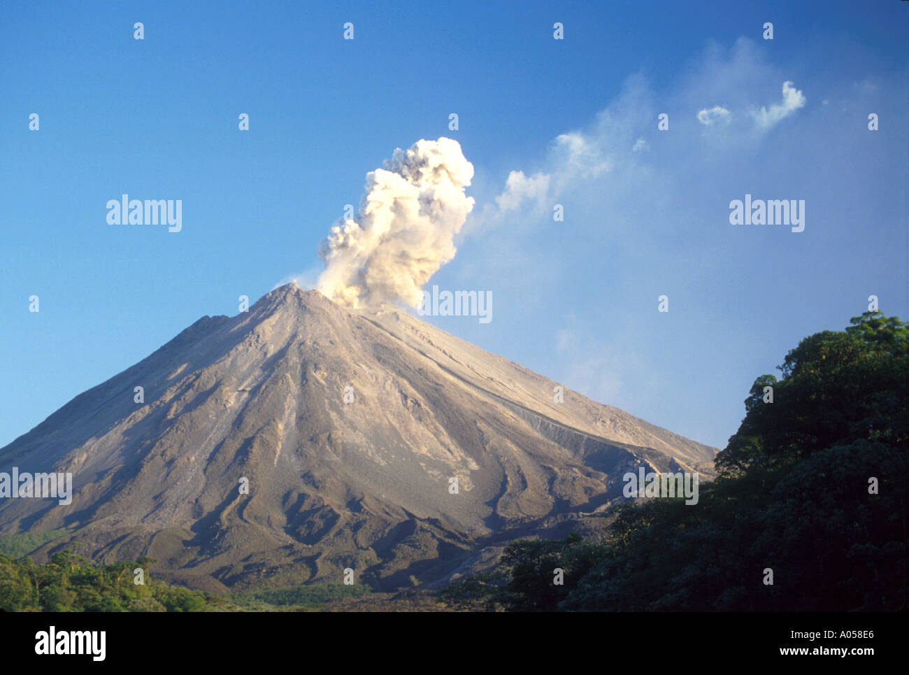 PV2-25 ARENAL VOLCANO ASH ERUPTION Stock Photo - Alamy