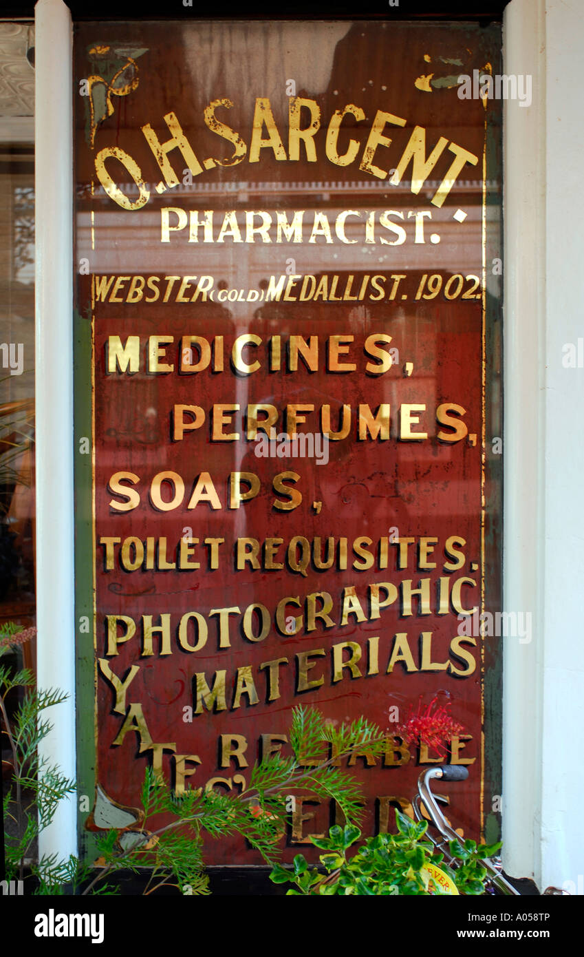 Vintage advertising mirror hi-res stock photography and images - Alamy