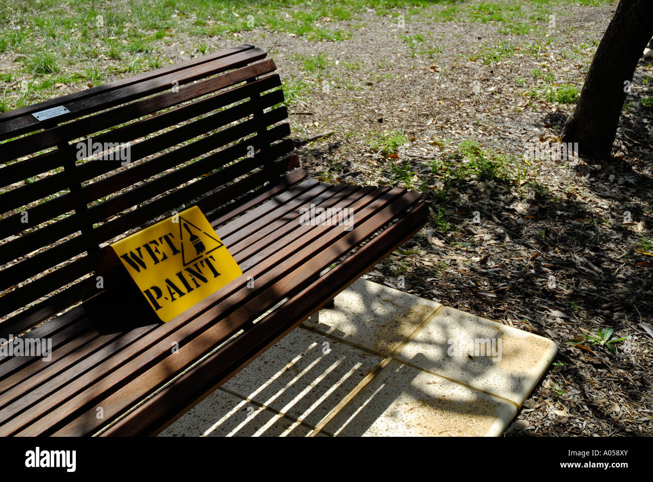 wet paint sign on park bench Stock Photo - Alamy