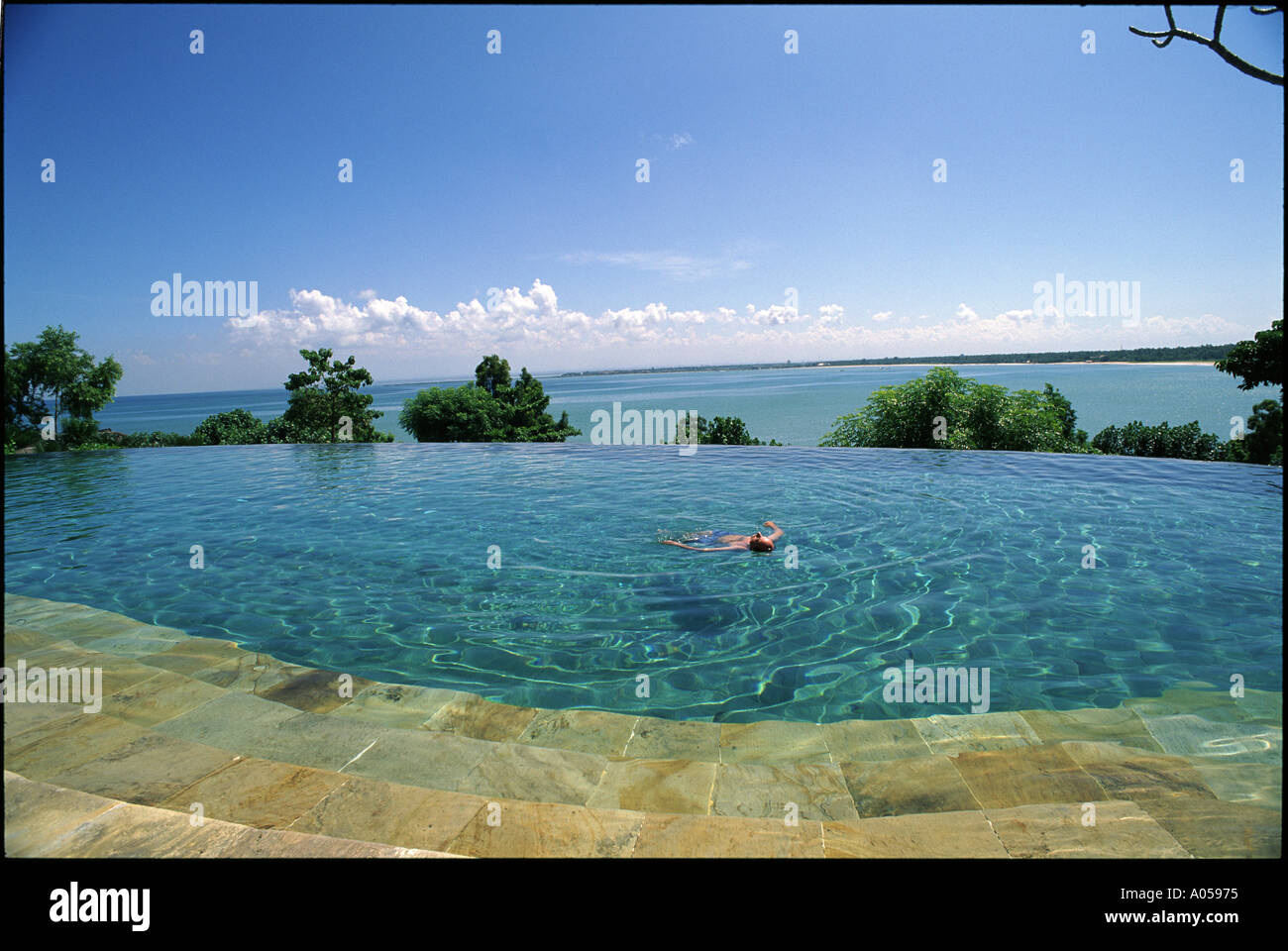 elevated swimming pool above ocean Stock Photo - Alamy
