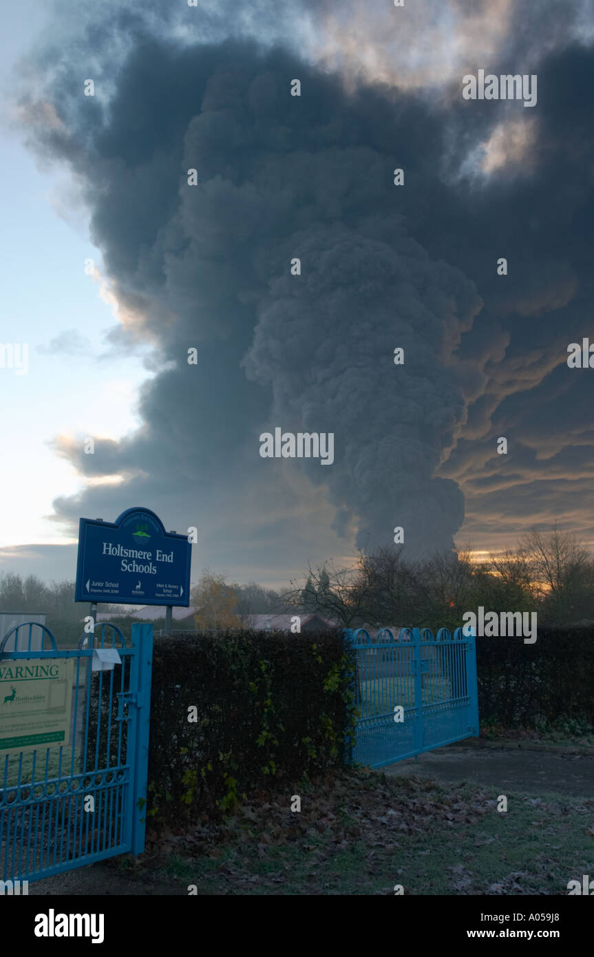 Explosion and fire at oil deport at Buncefield Hemel Hempstead Stock ...