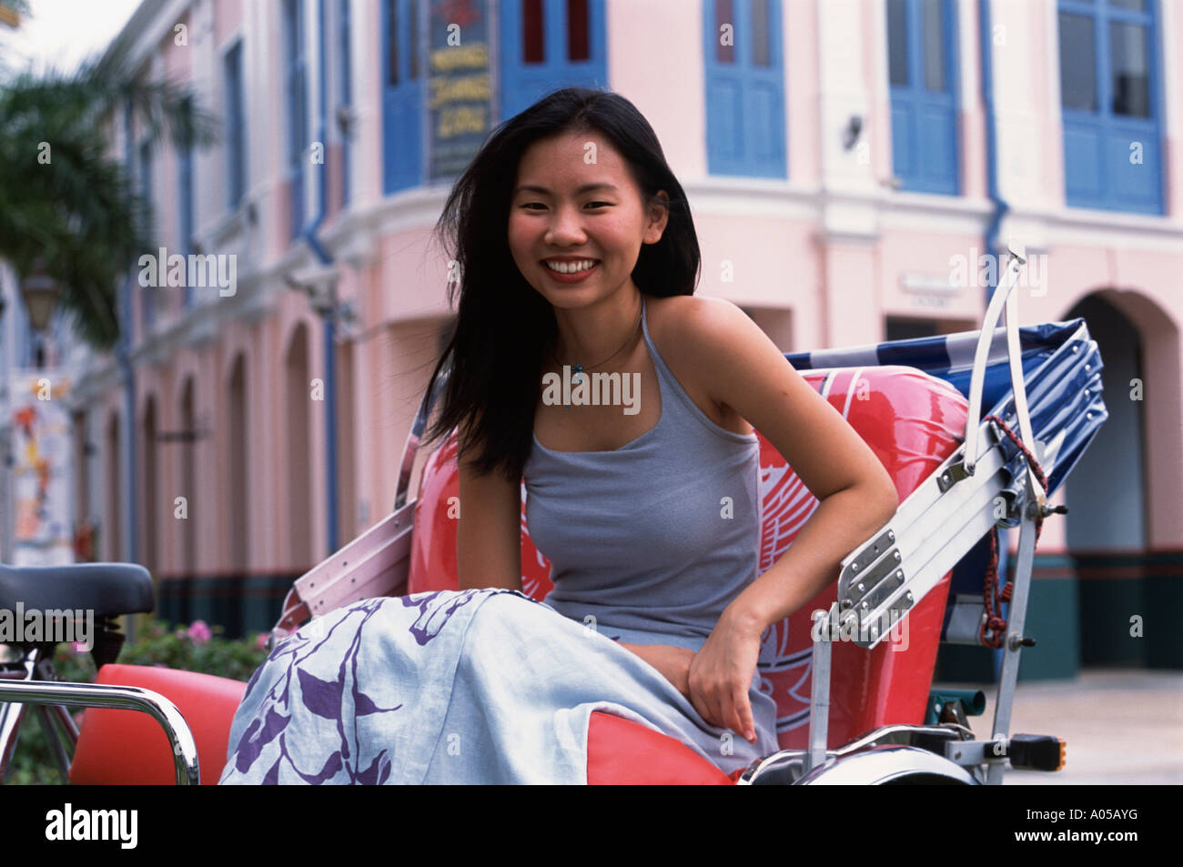 Singapore rickshaw hi-res stock photography and images - Alamy