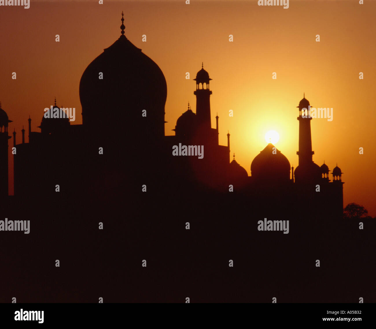 Spire taj mahal agra hi-res stock photography and images - Alamy