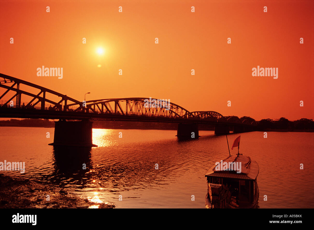 John tien hi-res stock photography and images - Alamy