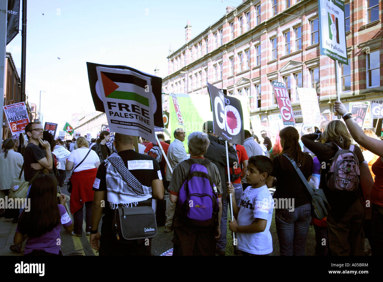 British citizens protesting hi-res stock photography and images - Alamy