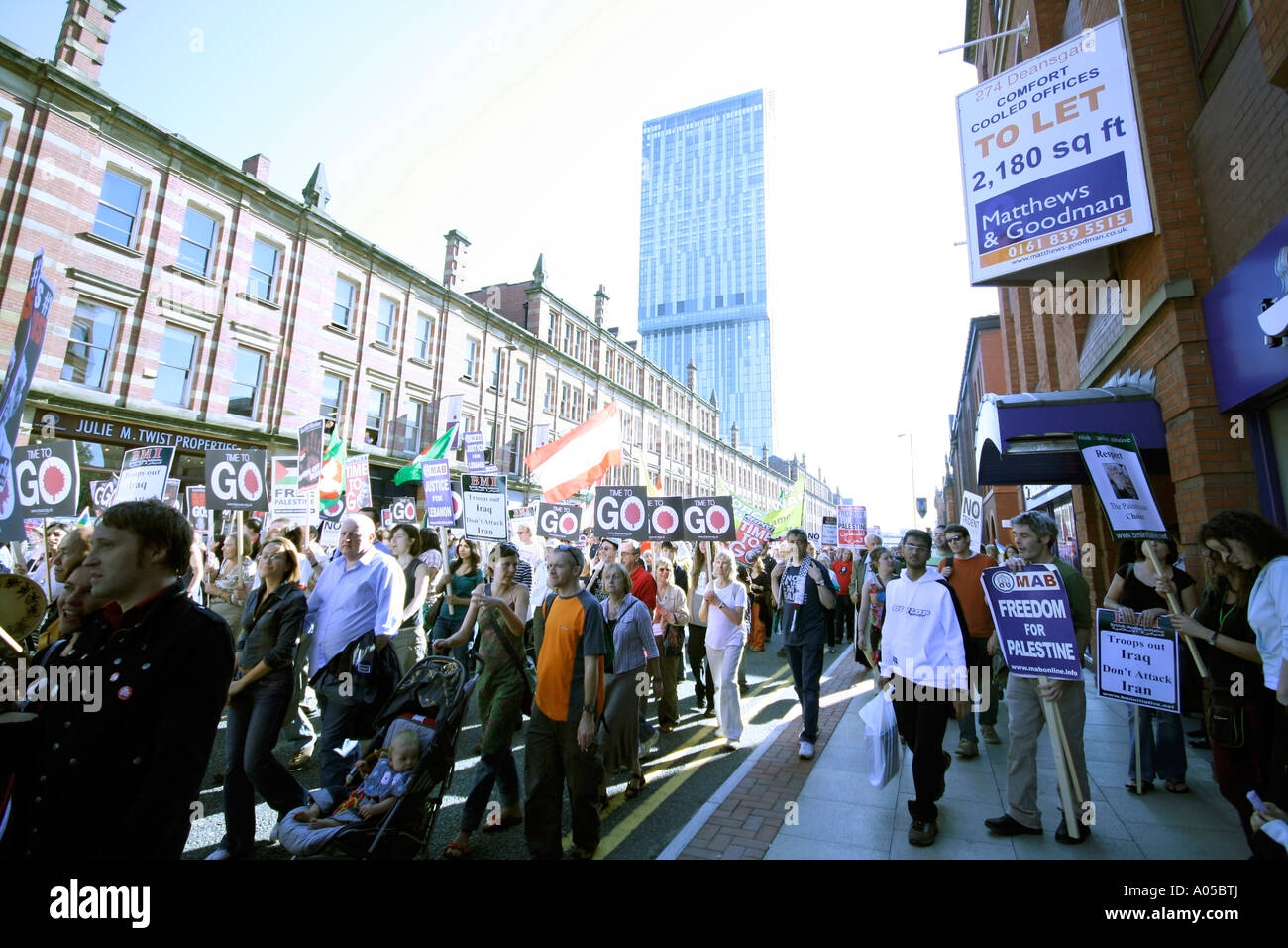 British citizens protesting hi-res stock photography and images - Alamy
