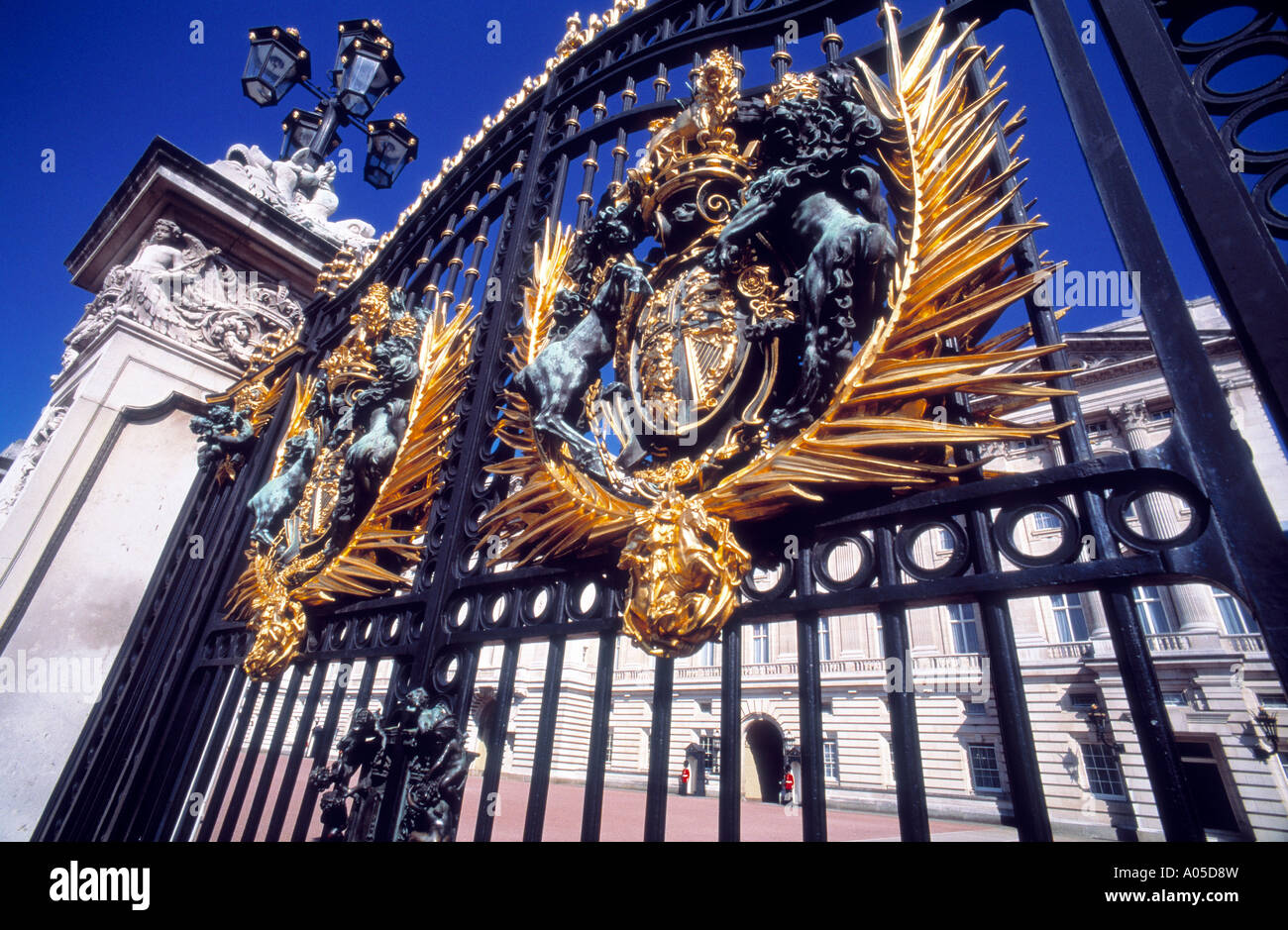 Buckingham Palace, Gate Stock Photo - Alamy
