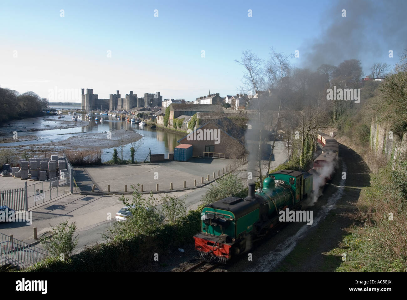 Caernarfon castle train hi-res stock photography and images - Alamy