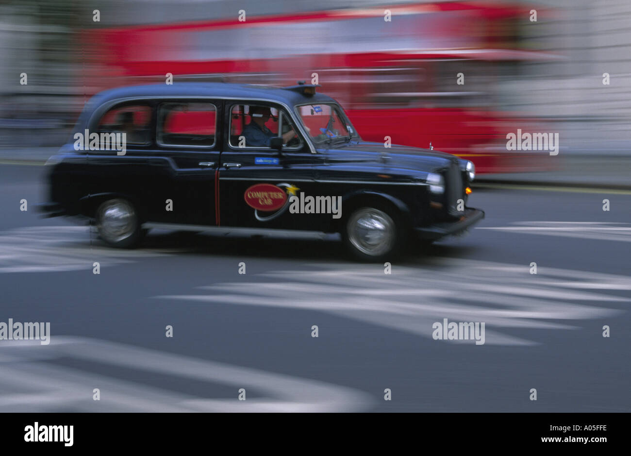 Black london transport bus hi-res stock photography and images - Alamy