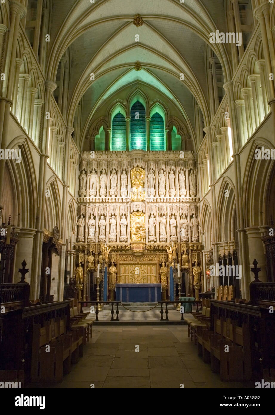 Night Choir & The High Alter - Southwark Cathedral - London Stock Photo ...