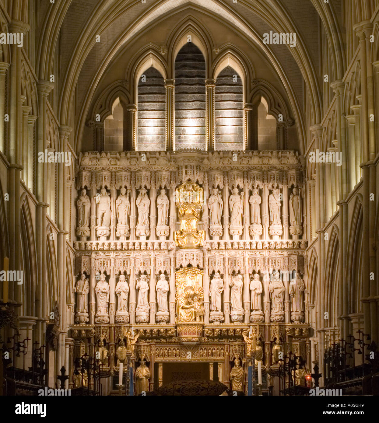 Medieval english altar hi-res stock photography and images - Alamy