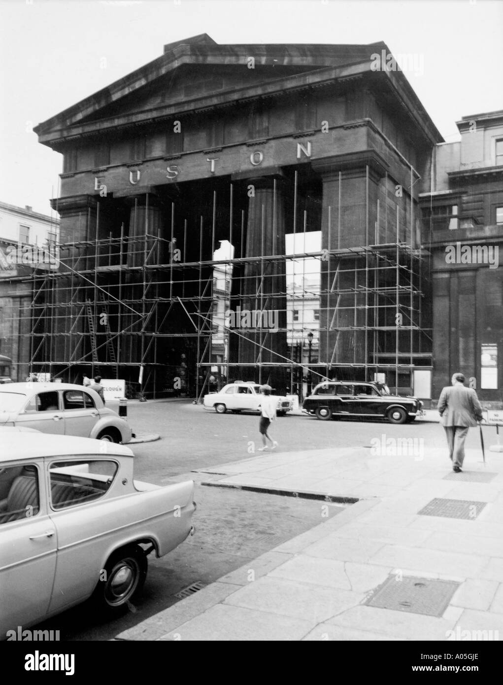 The Euston Arch Old Euston Station London demolished 1962 Stock Photo ...