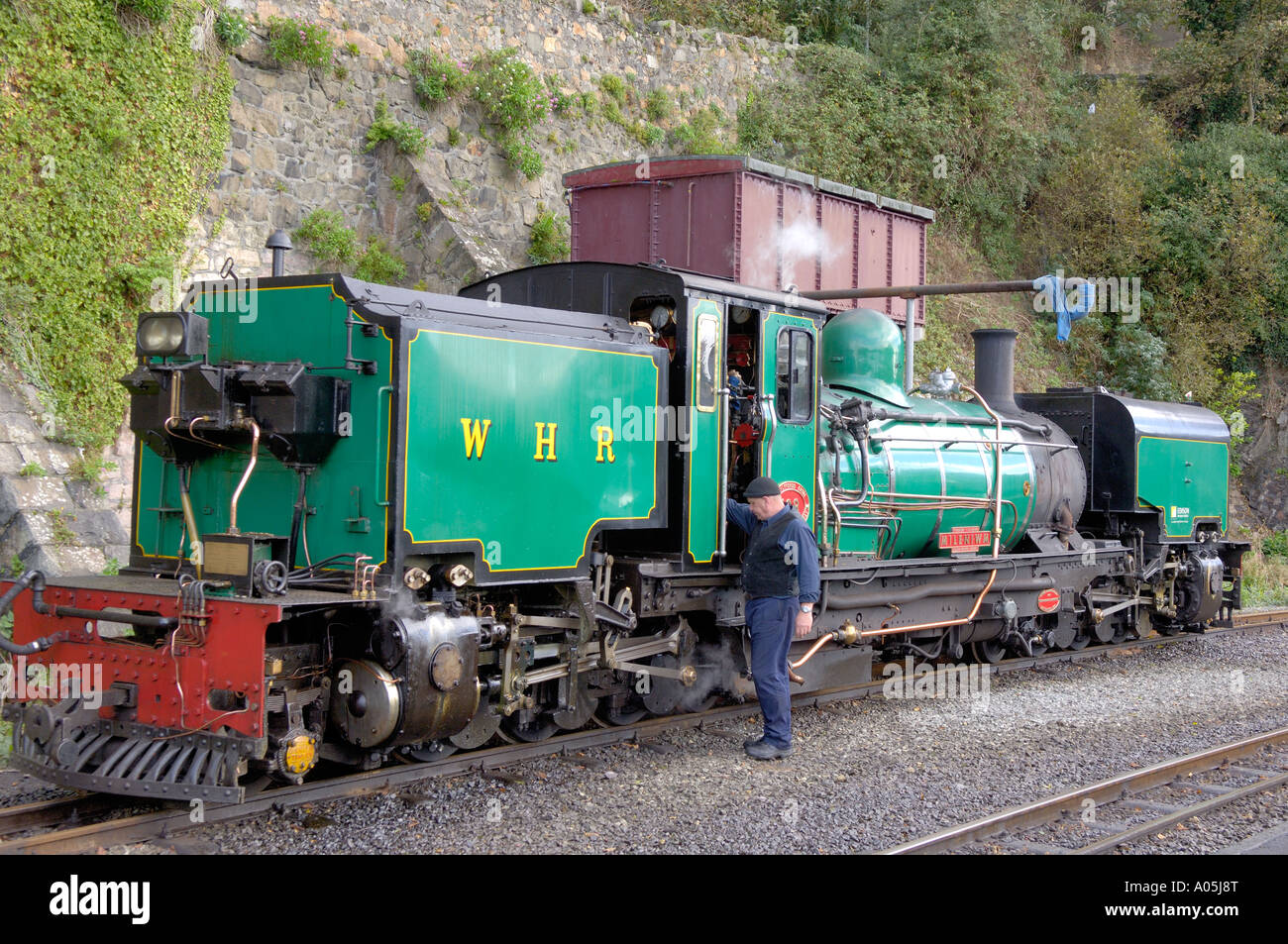 Welsh highland railway engine caernarfon hi-res stock photography and ...