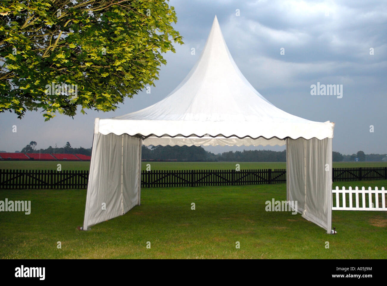 White tent hi-res stock photography and images - Alamy