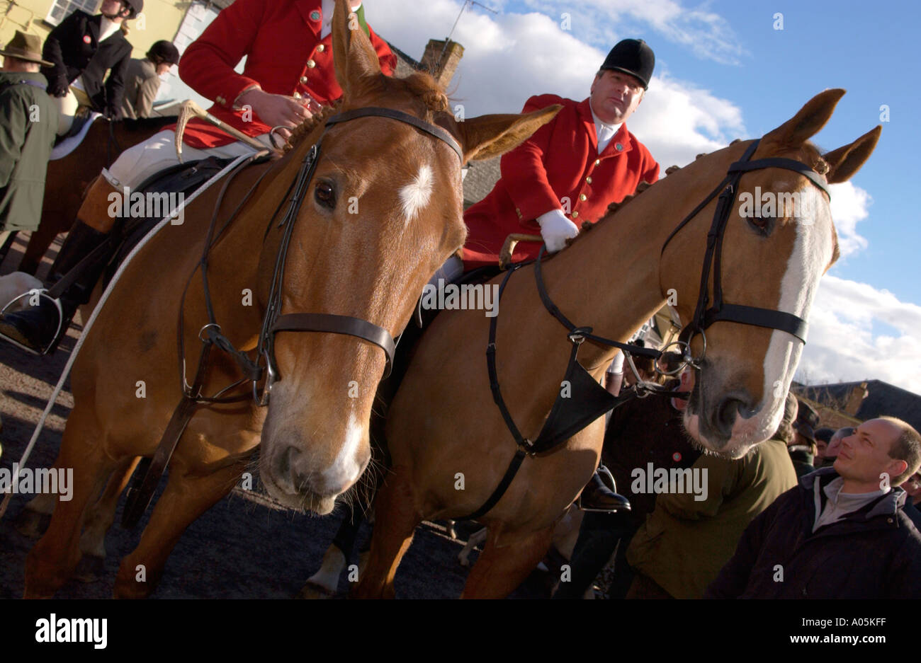 People meeting on horseback hi-res stock photography and images - Alamy