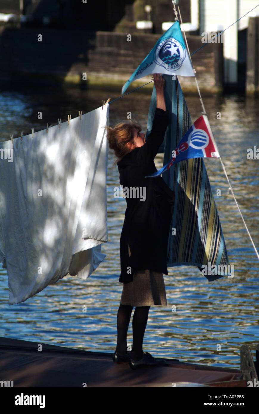 Women hanging out the washing hi-res stock photography and images - Alamy