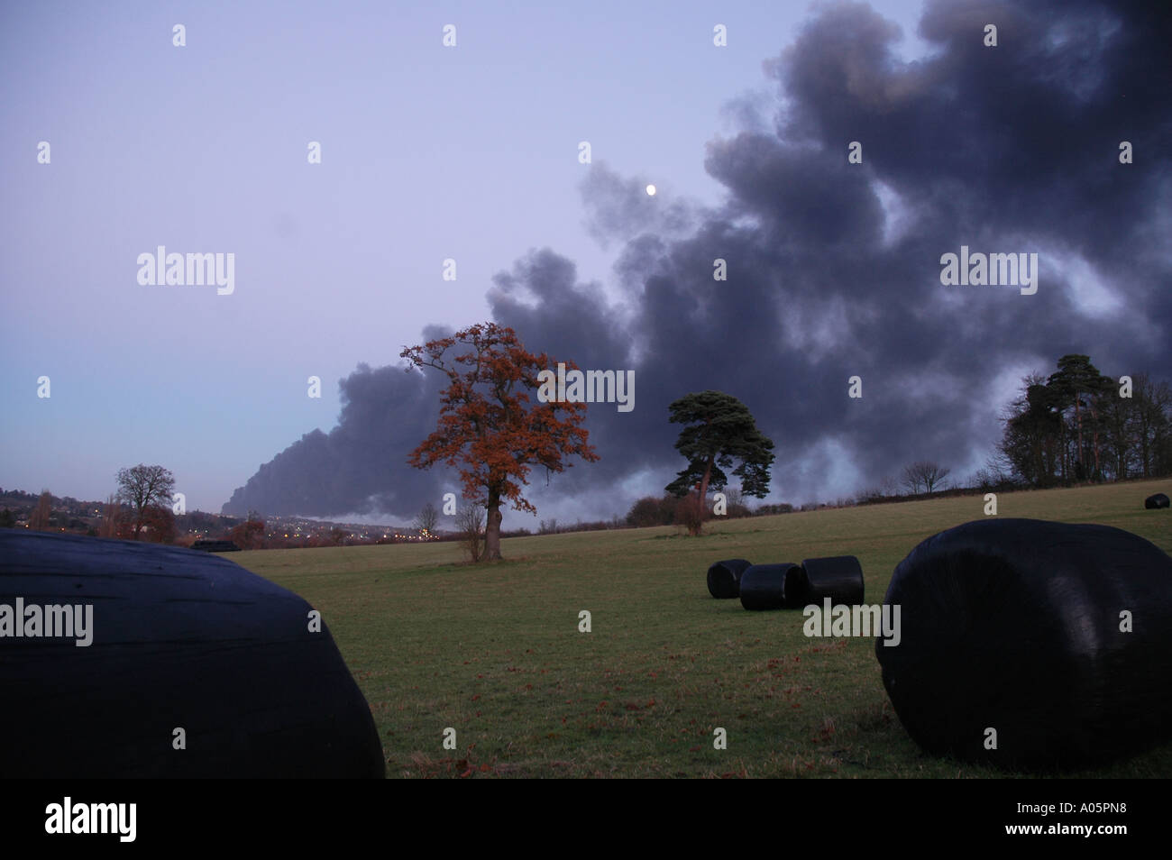 Buncefield disaster hi-res stock photography and images - Alamy