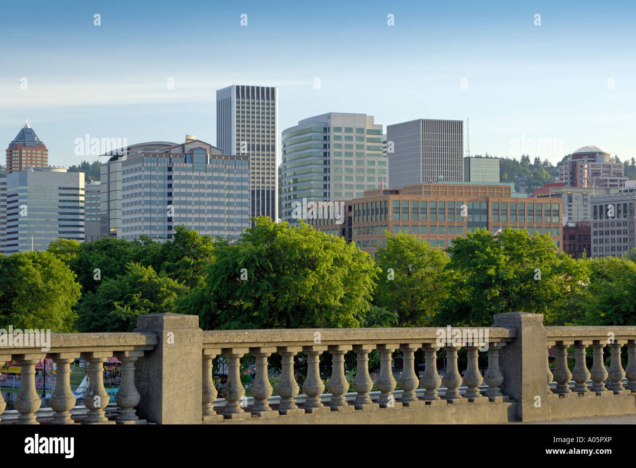 Portland oregon downtown burnside bridge hi-res stock photography and ...
