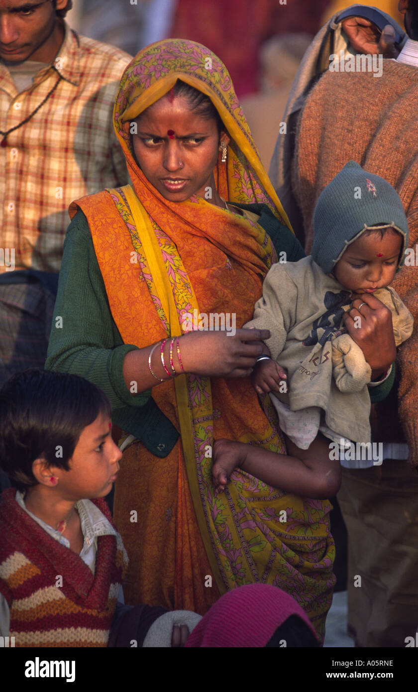 Sari clad Indian woman. Khumb Mela festival 2001-Allahabad, Uttar ...