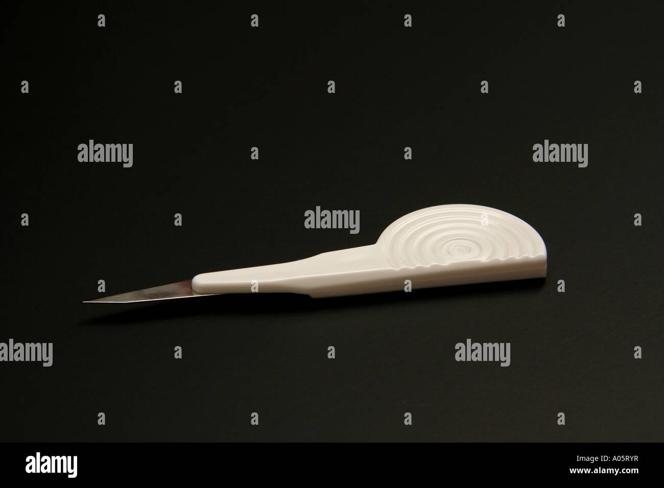 Surgical knife hi-res stock photography and images - Alamy