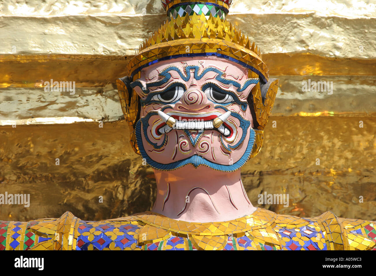 Demon guardian figures wat phra hi-res stock photography and images - Alamy